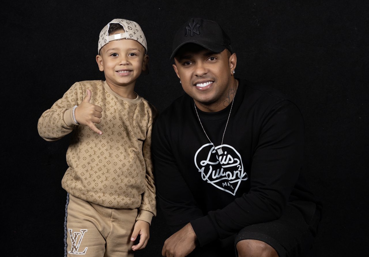 La Fúria grava com mini influencer que viralizou e gerou 94 milhões de ...