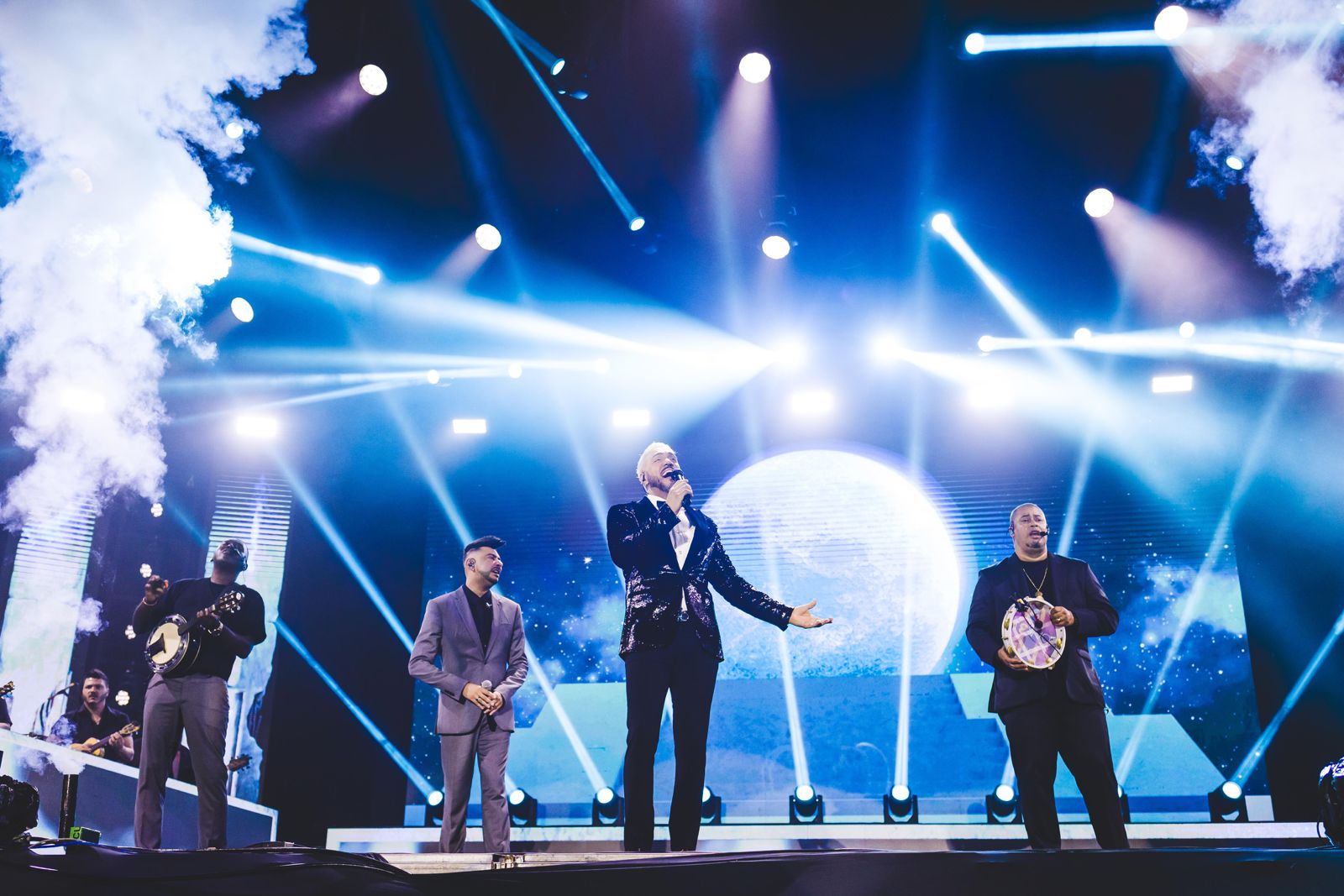Soweto reúne 12 mil em show recheado de nostalgia e clássicos do grupo ...